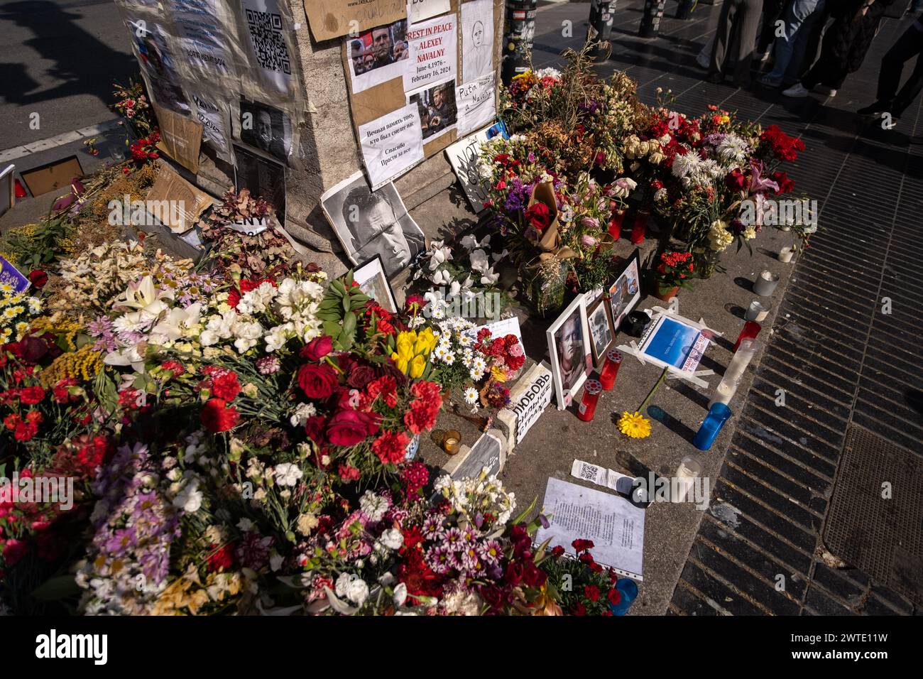 .commemoration of the death of alexei navalny hi-res stock photography ...