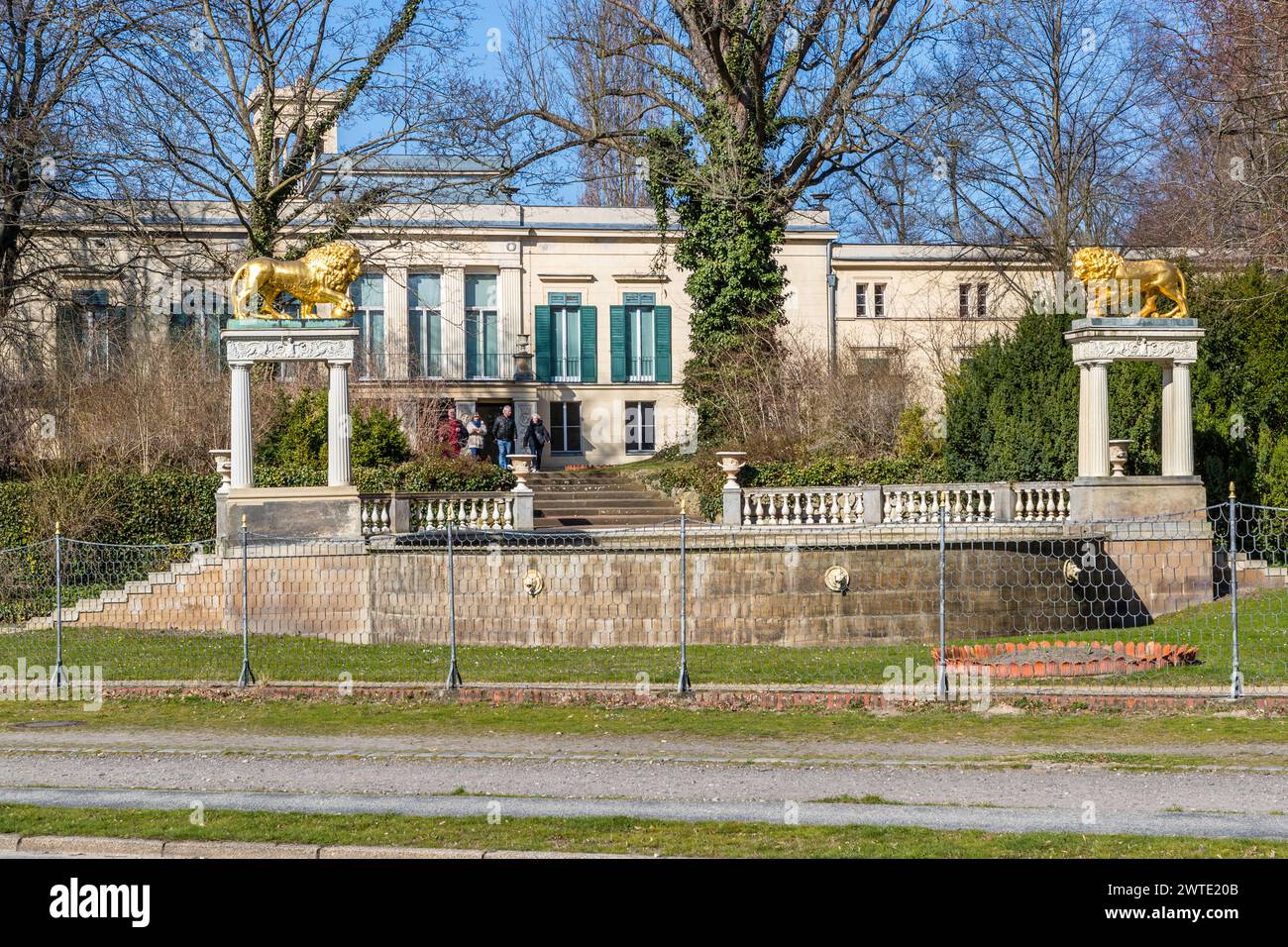Neoclassical manor house hi-res stock photography and images - Alamy