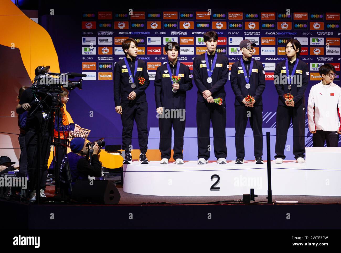 ROTTERDAM - Team South Korea on the podium after the men's 5000 meter ...