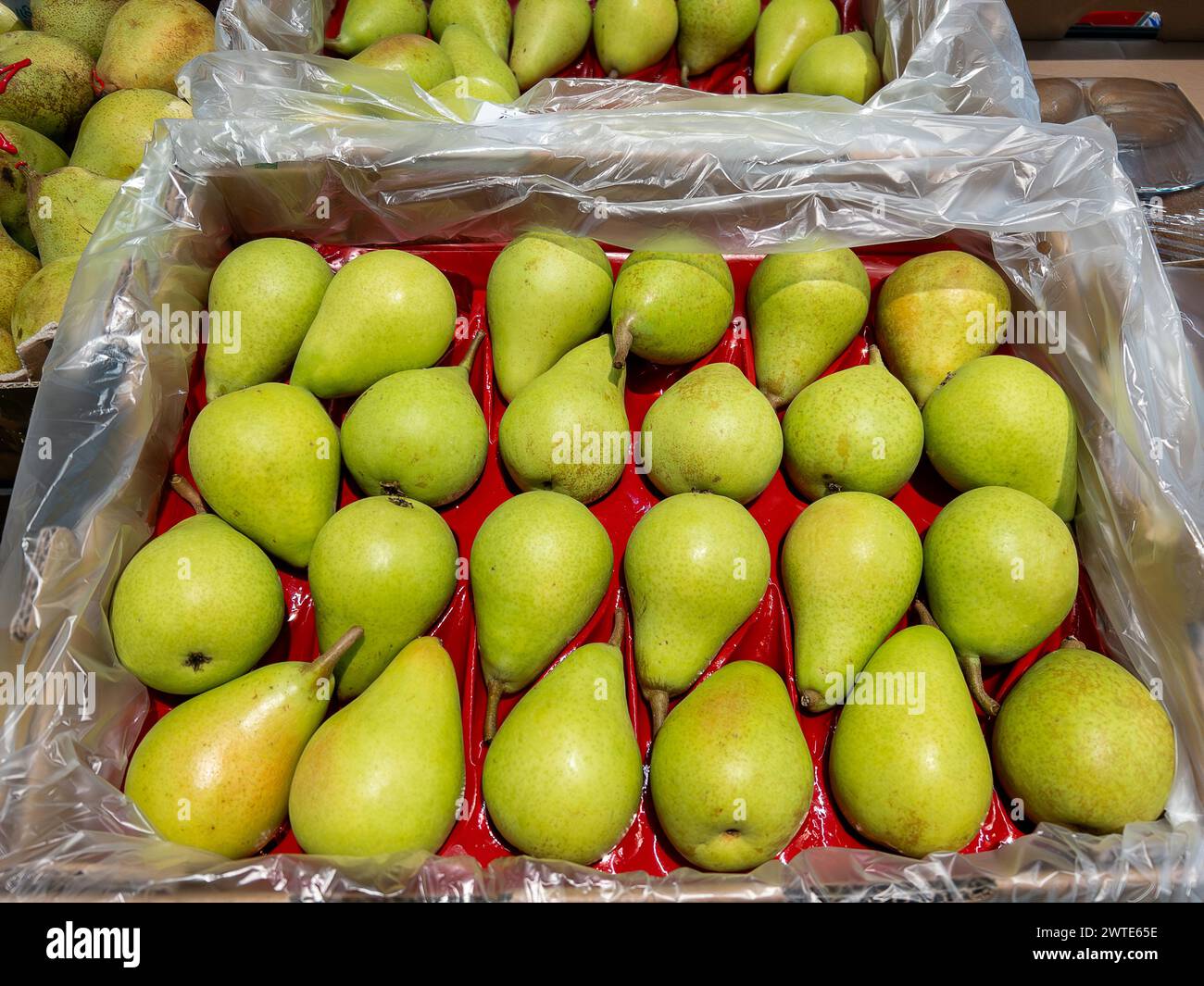 Pears in wooden tray hi-res stock photography and images - Alamy