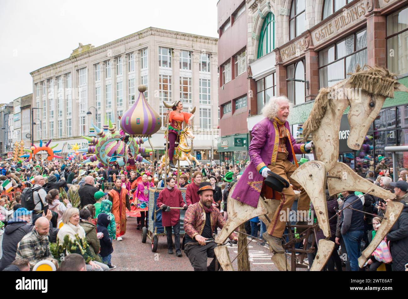 Belfast, Northern Ireland. 17th Mar, 2024. Crowds wearing colourful ...