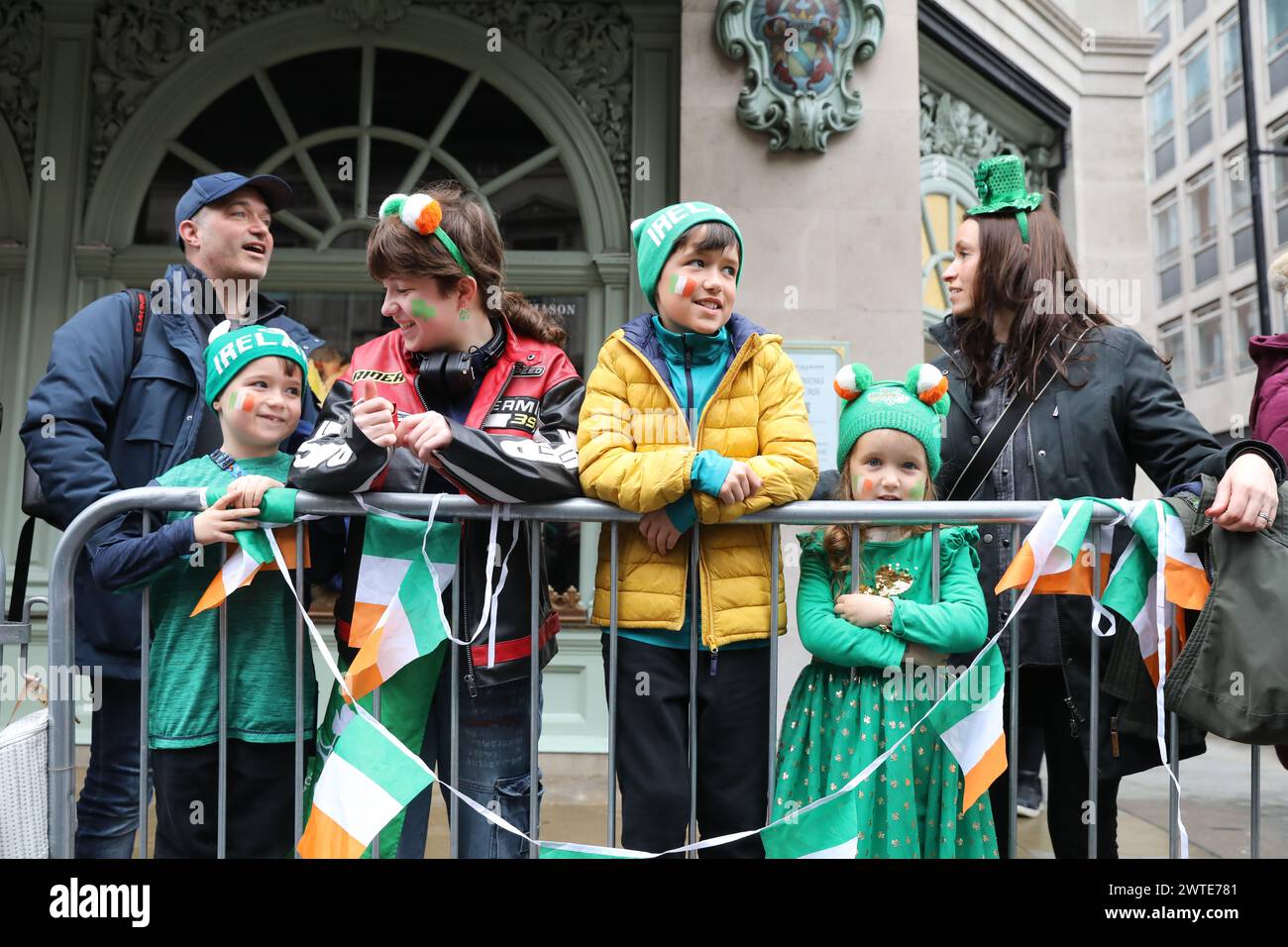 Uk parade theme park hi-res stock photography and images - Alamy