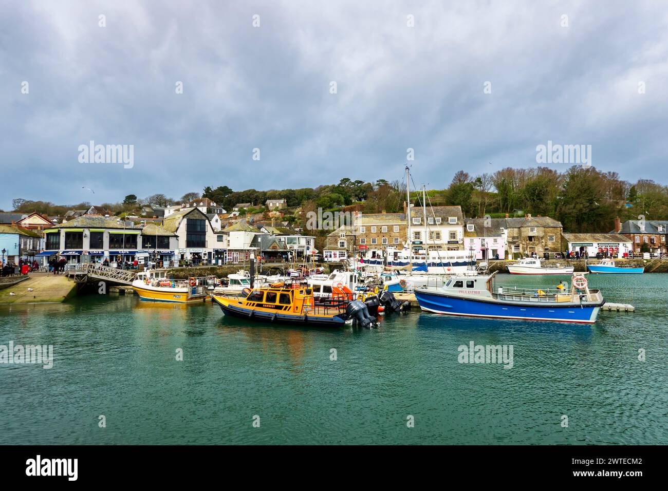 Padstow harbour cornwall stein hi-res stock photography and images - Alamy