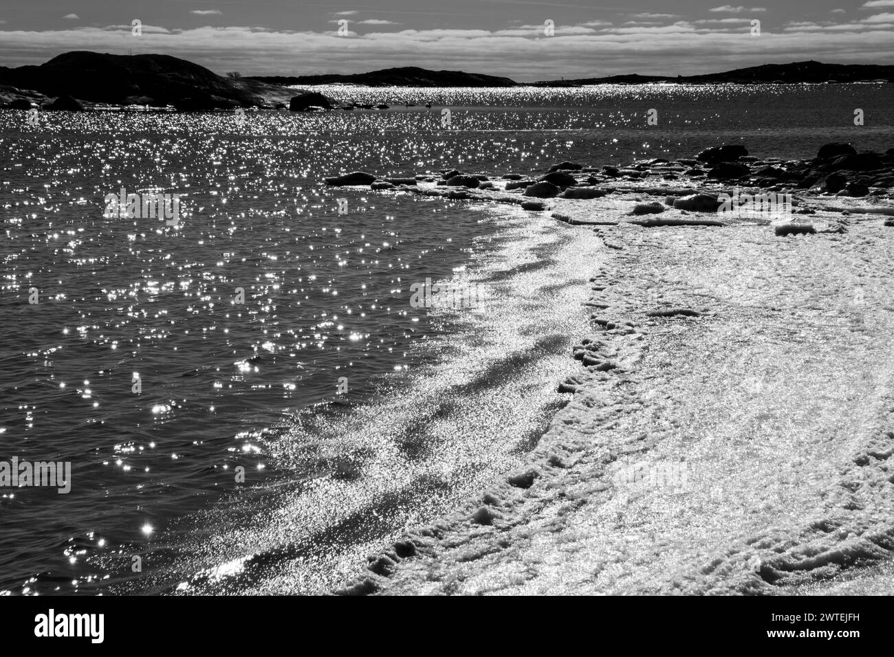 ICY BEACH, JURMO, REMOTE BALTIC SEA ISLAND, WINTER SUNSHINE: An idyllic ...