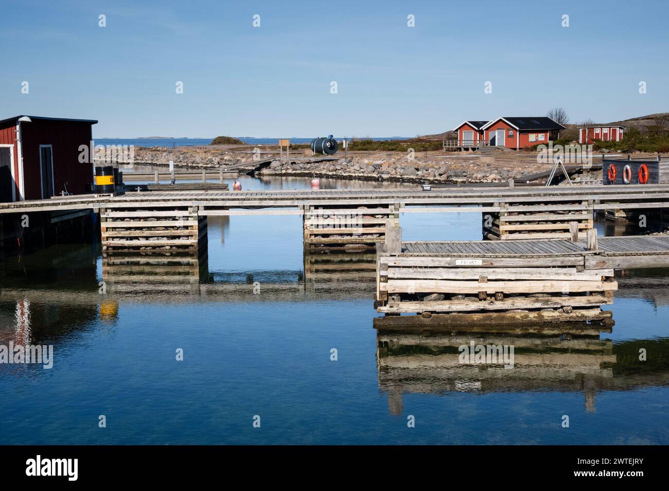 MAIN HARBOUR, JURMO, REMOTE BALTIC SEA ISLAND, WINTER SUNSHINE: The ...
