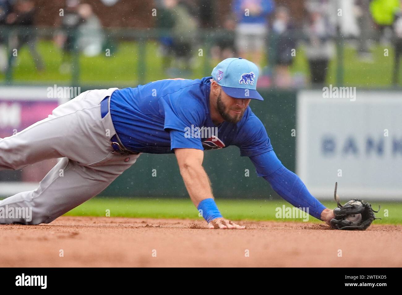 Chicago Cubs second baseman David Bote fields a grounder hit by Chicago ...