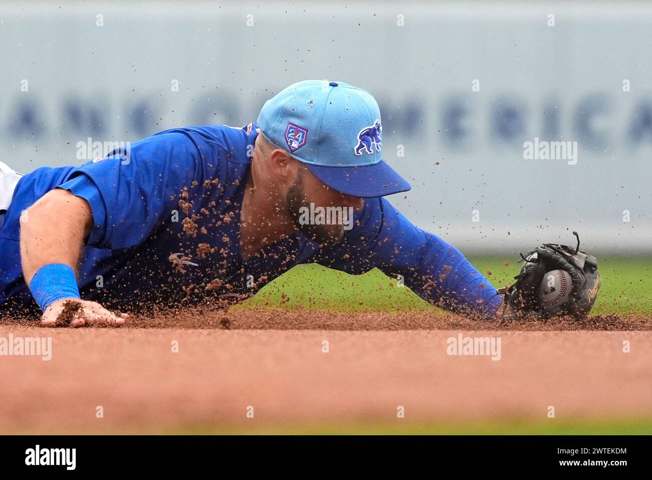Chicago Cubs second baseman David Bote fields a grounder hit by Chicago ...