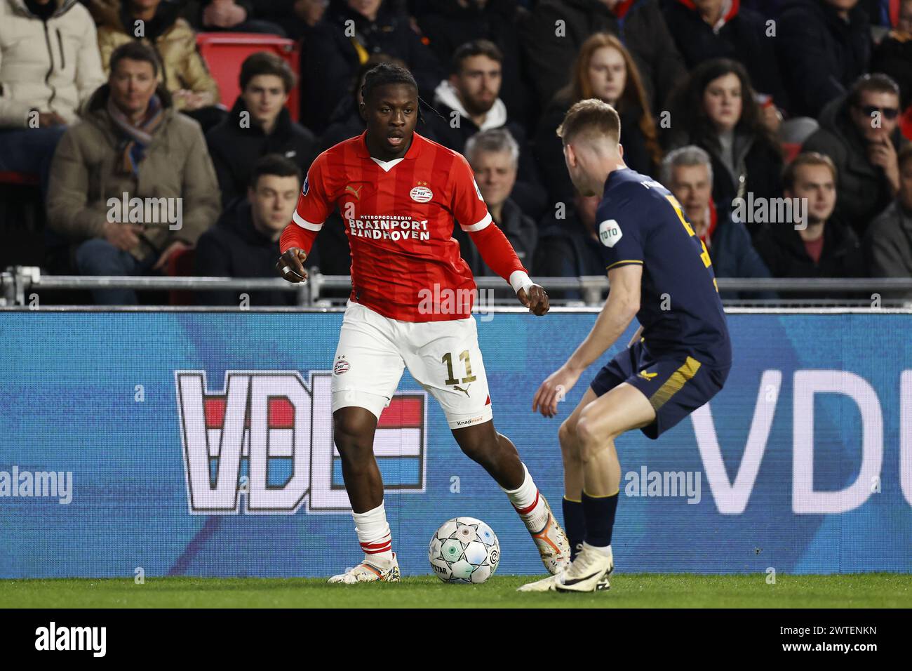 EINDHOVEN - (l-r) Johan Bakayoko of PSV Eindhoven, Gijs Smal of FC ...