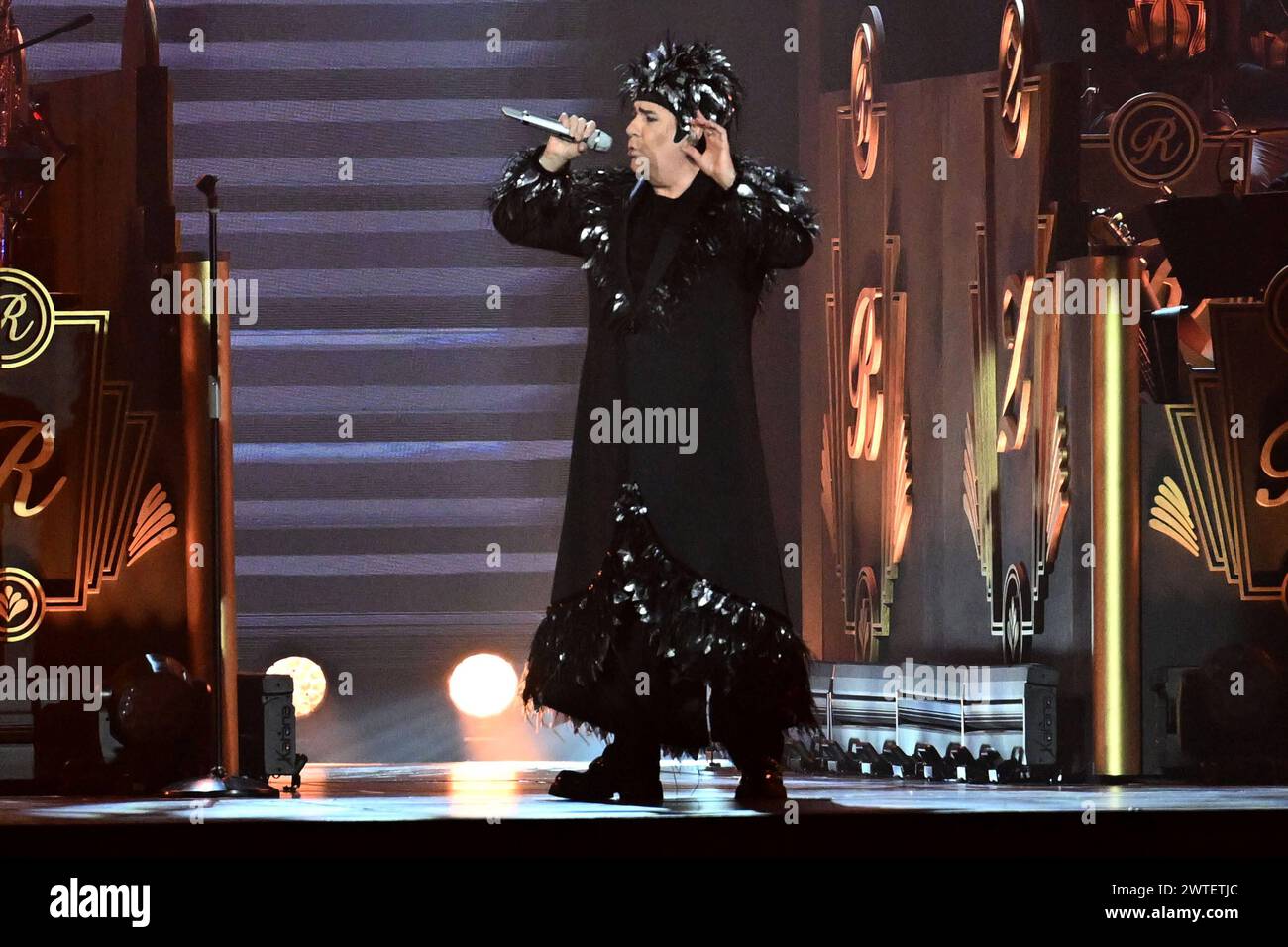 Italian singer Music Concert - Renato Zero - Autoritratto Renato Zero ...