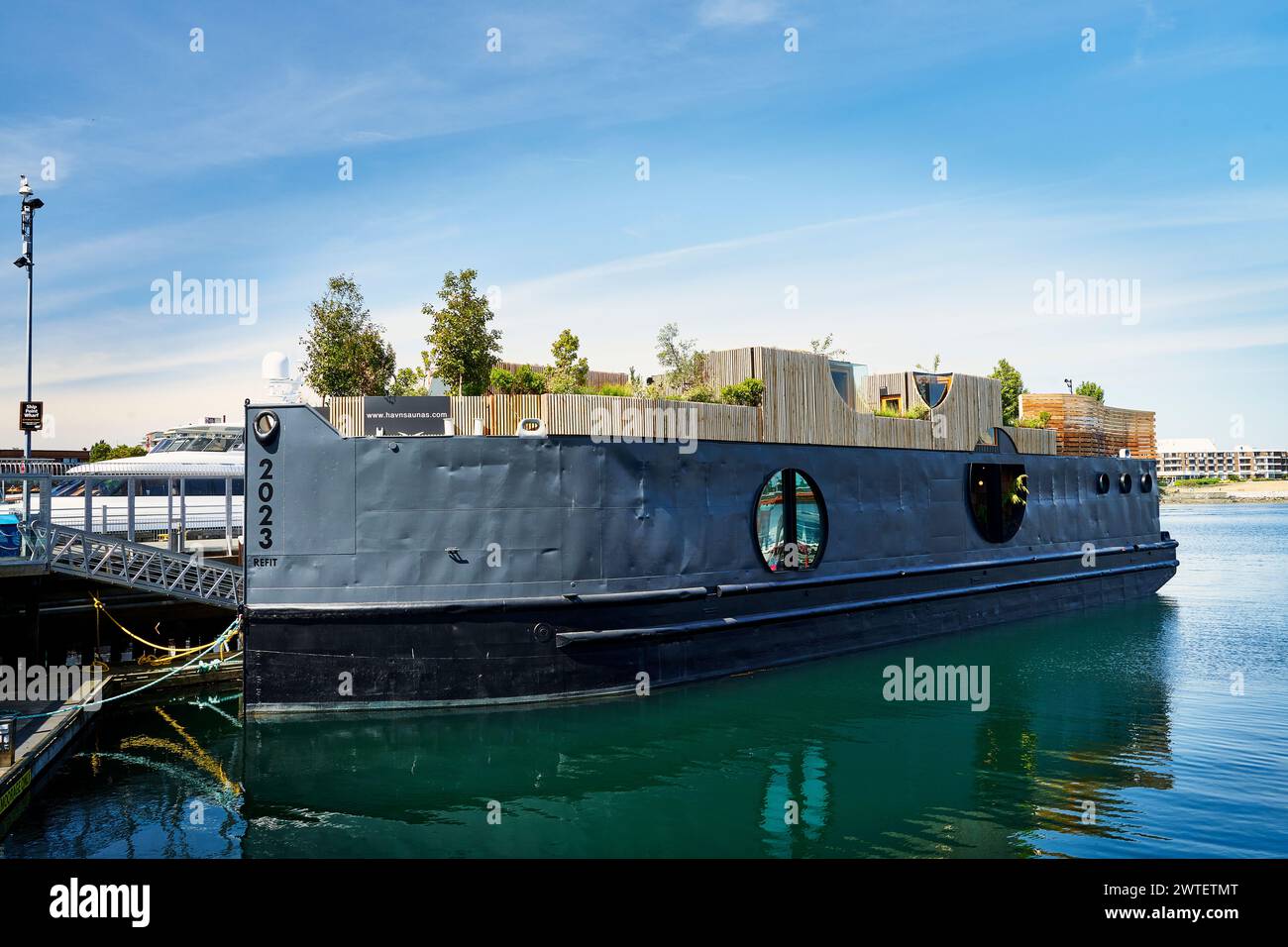 Havn floating spa, saunas, hot and cold pools with green social spaces ...