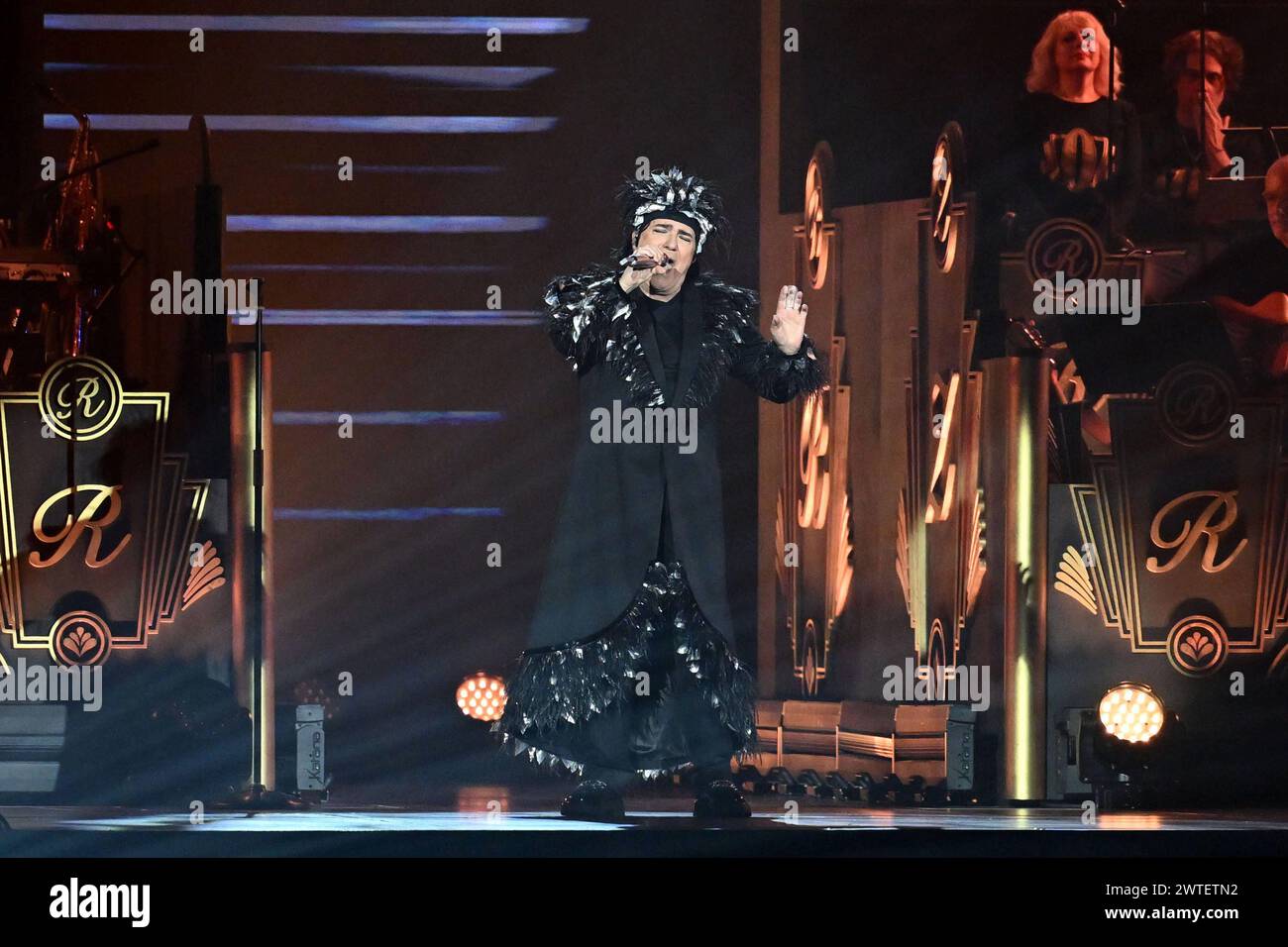 Italian singer Music Concert - Renato Zero - Autoritratto Renato Zero ...