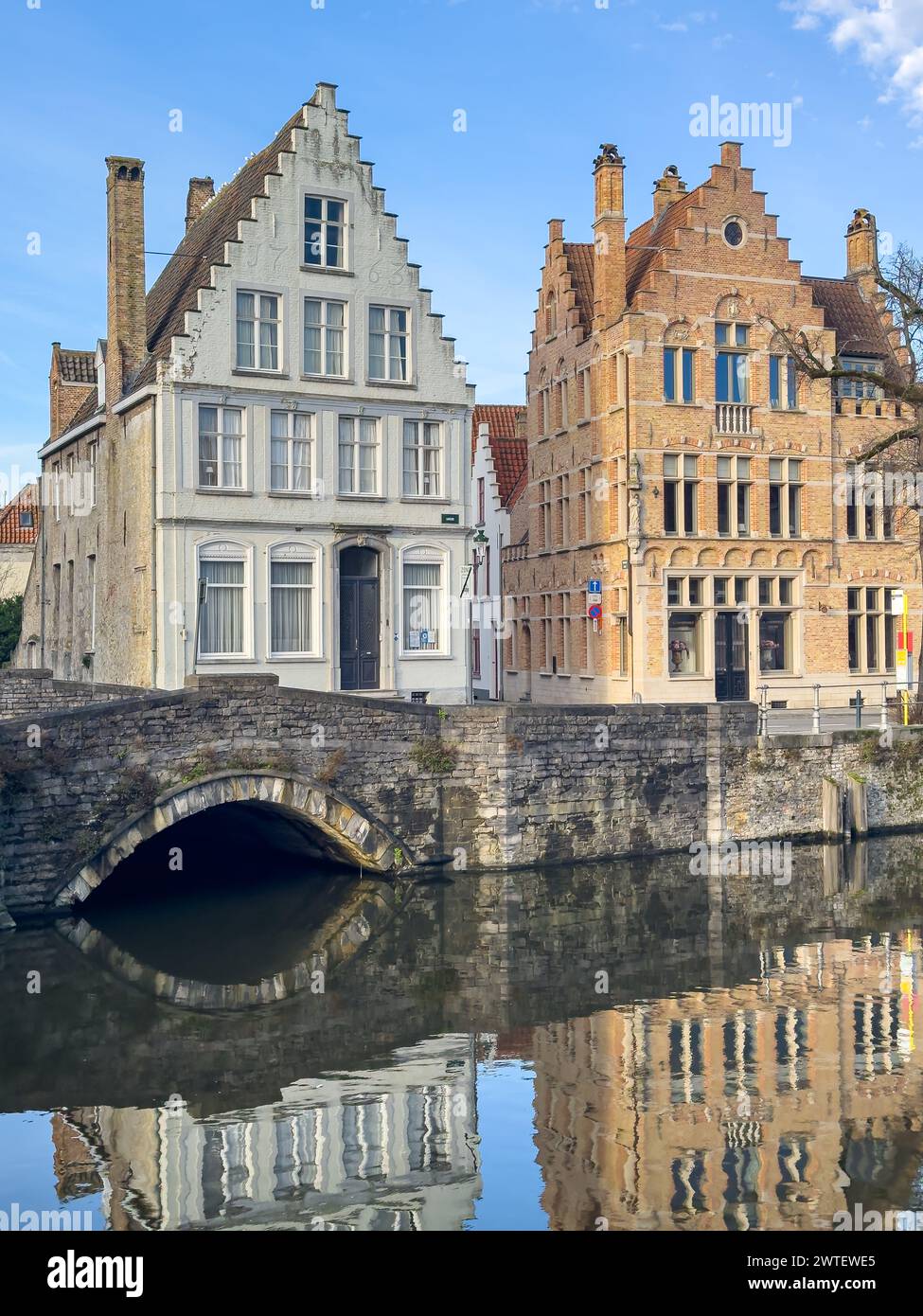 Beautiful canal and traditional houses in the old town of Bruges ...