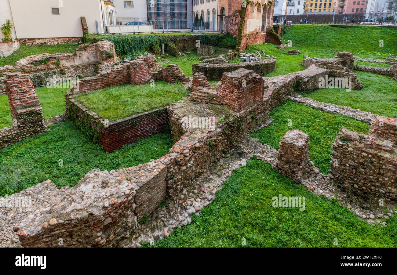 Palazzo imperiale romano di milano hi-res stock photography and images ...
