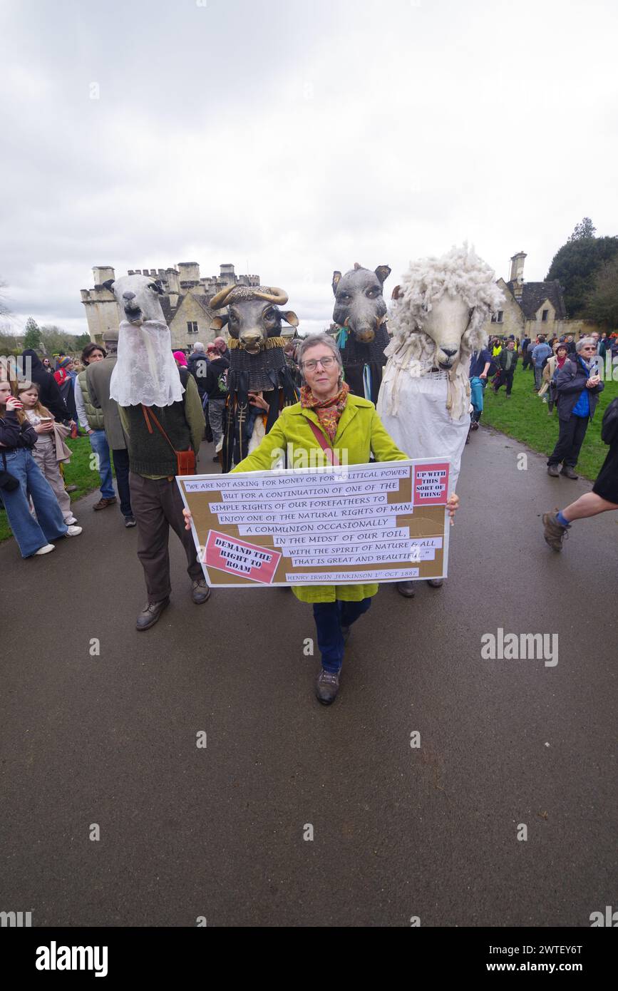 Hundreds of Right To Roam Protesters marched through Cirencester Park ...