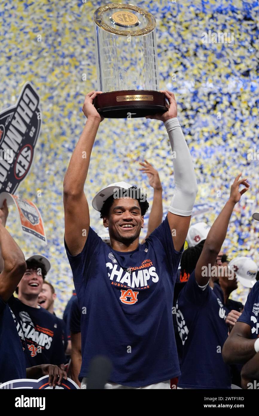 Auburn center Dylan Cardwell (44) holds up the trophy after defeating ...
