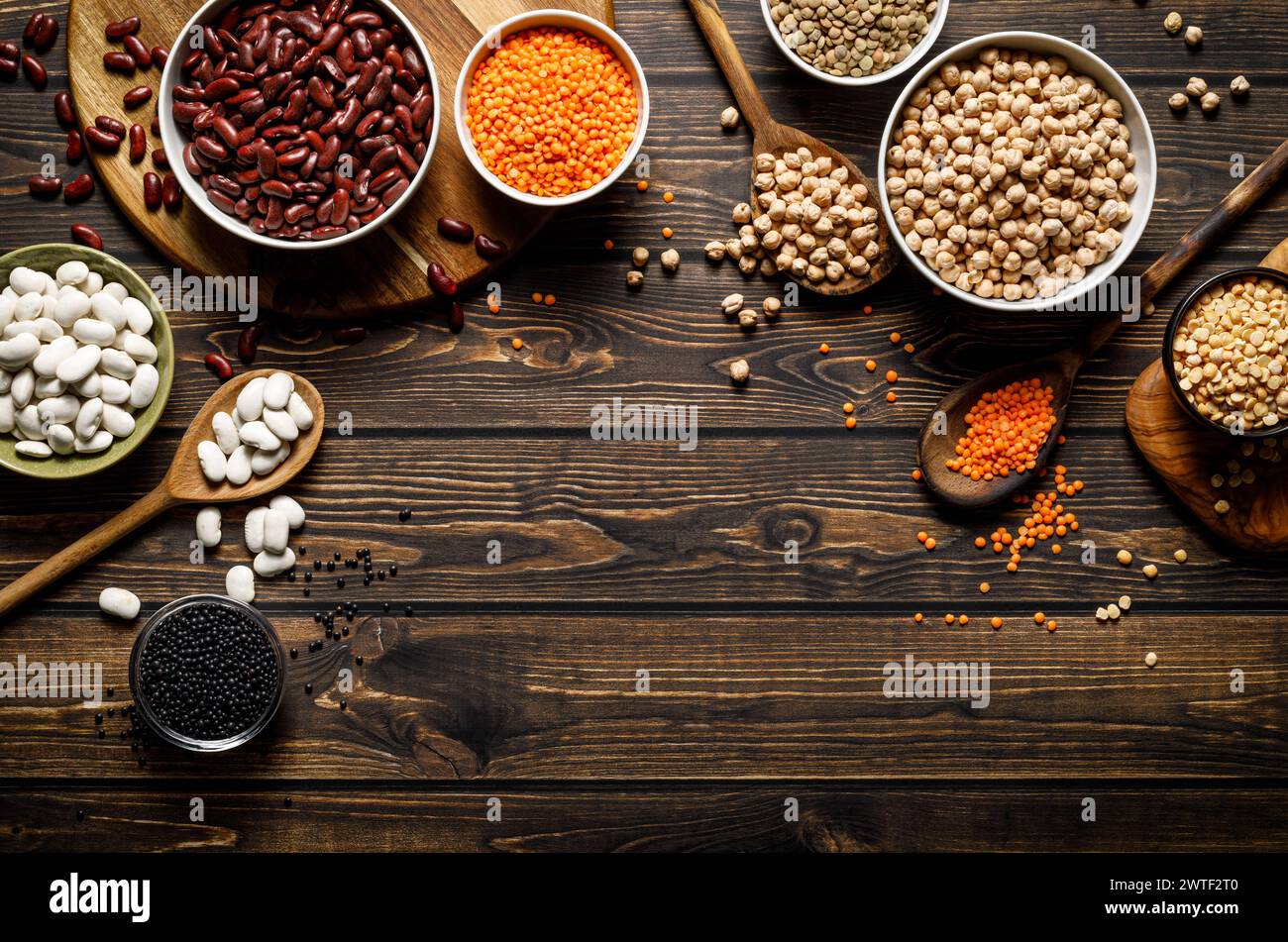 Various types of legumes, beans, lentils, chickpeas and peas, top view ...