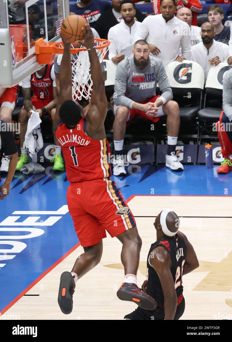 Zion williamson dunk hi-res stock photography and images - Alamy