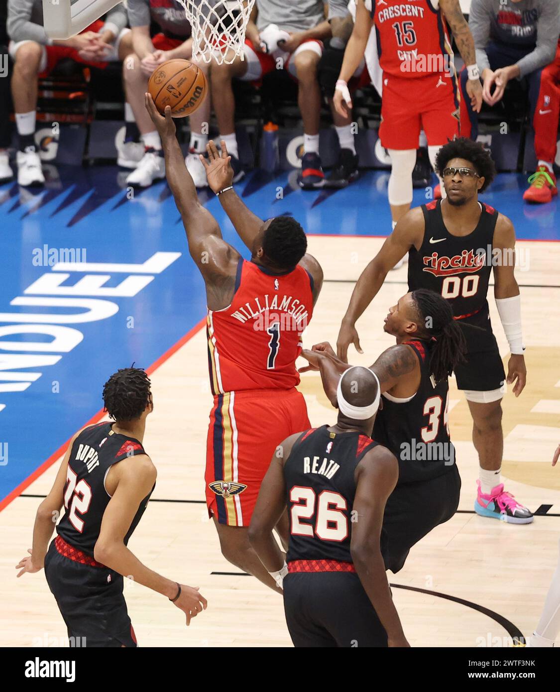 Zion williamson hi-res stock photography and images - Alamy