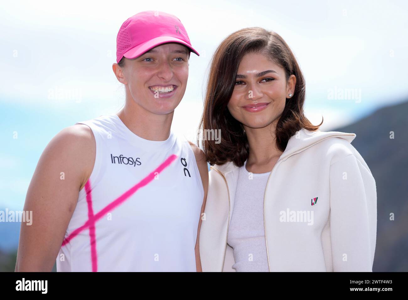 Iga Swiatek, of Poland, left, stands alongside actress Zendaya after ...