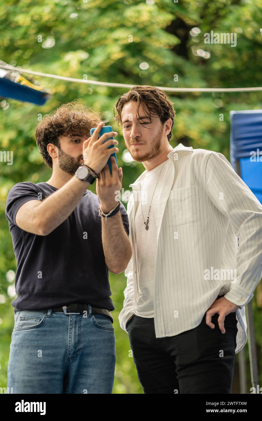 Watching high school graduation hi-res stock photography and images - Alamy