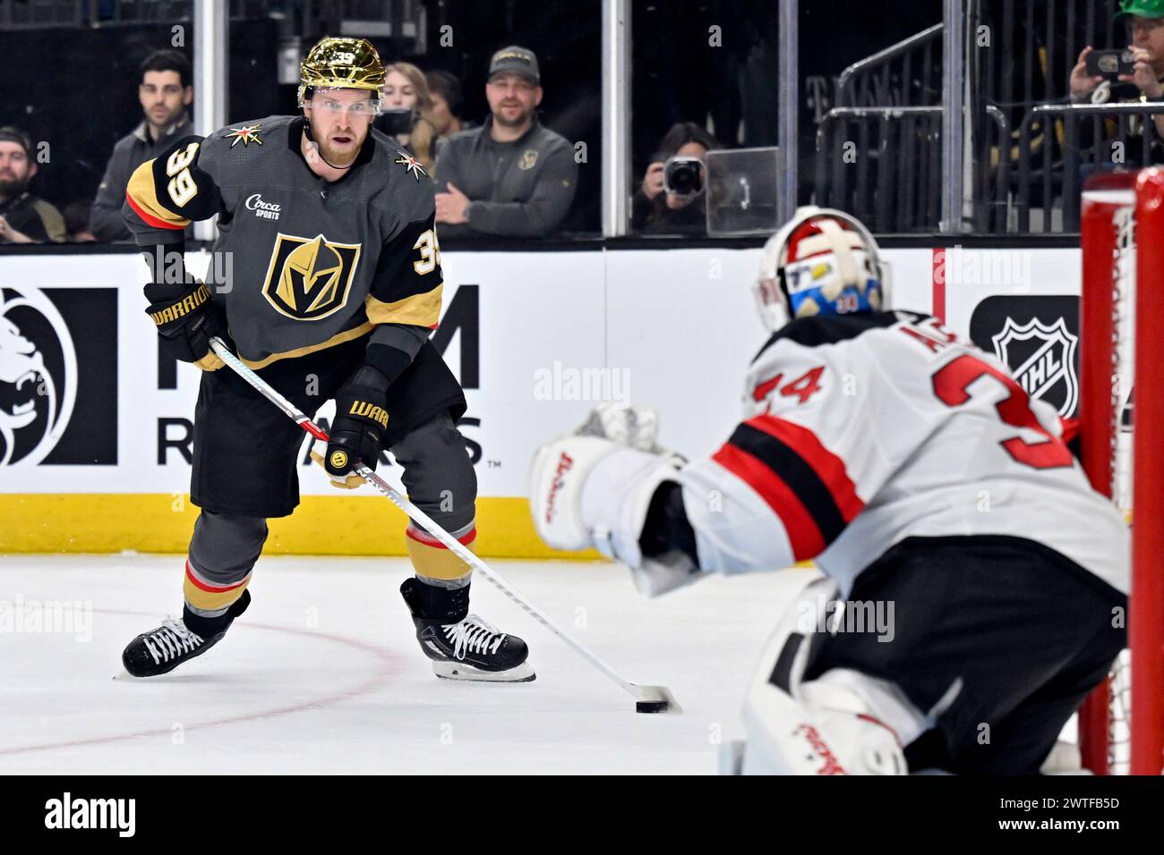 Vegas Golden Knights right wing Anthony Mantha (39) looks to shoot ...