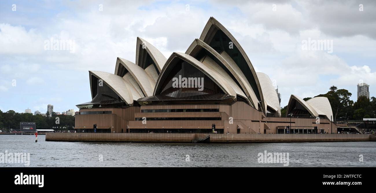 Aerial view sydney opera house hi-res stock photography and images - Alamy