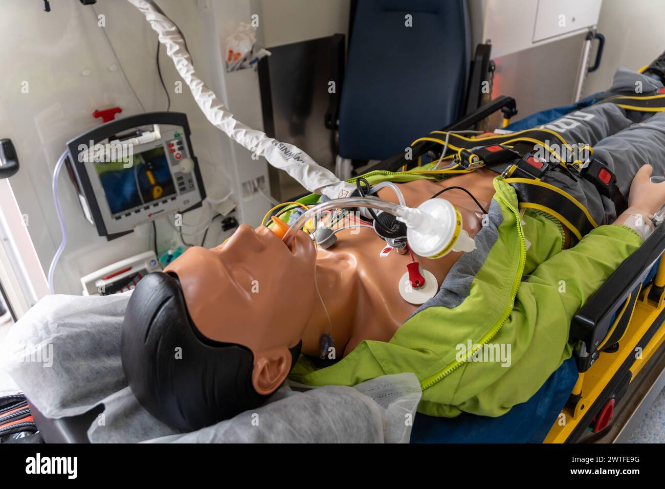 übungspuppe hi-res stock photography and images - Alamy