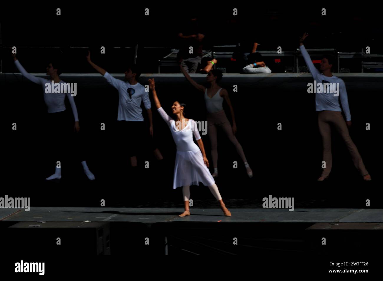Massive dance clase hi-res stock photography and images - Alamy
