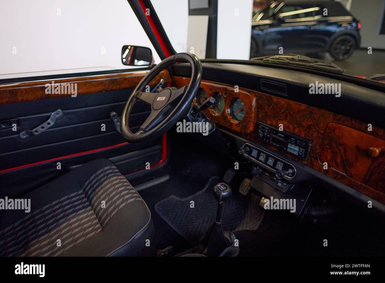Interior vintage Red Classic Rover Mini Cooper 1.3 Oldtimer in showroom ...