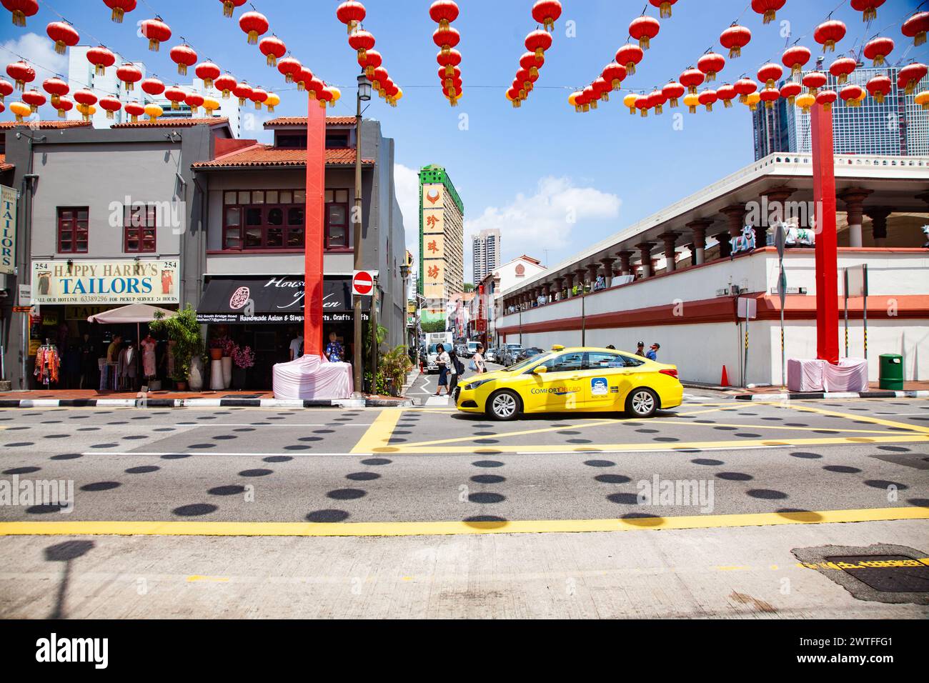 colorful street in Singapore China town Stock Photo - Alamy