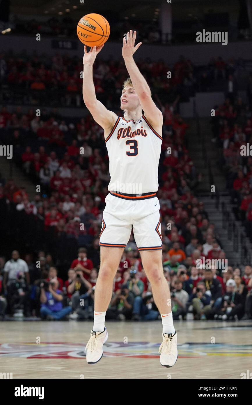 Illinois forward Marcus Domask shoots during the second half of an NCAA ...