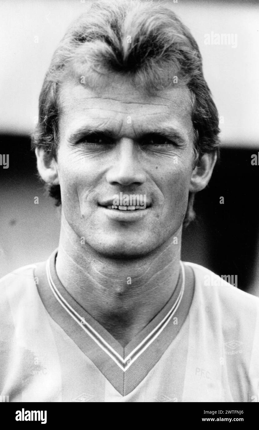PORTSMOUTH FC. MALCOLM WALDRON, 1985. PIC MIKE WALKER 1985 Stock Photo ...
