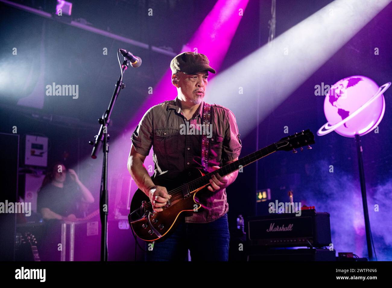 Joey santiago pixies guitarist hi-res stock photography and images - Alamy