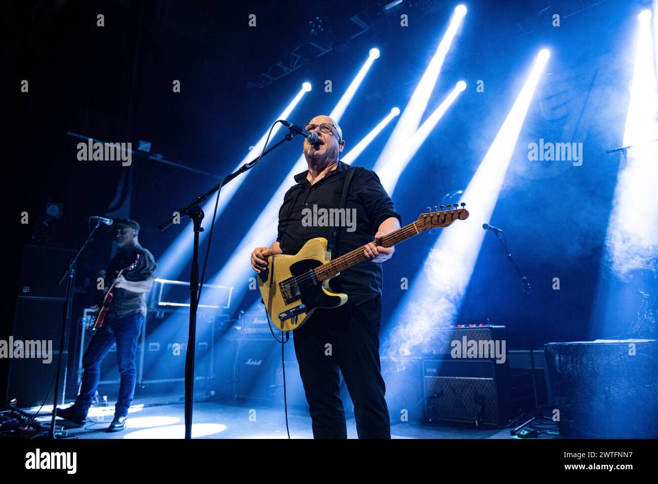 Dynamic singer hi-res stock photography and images - Alamy