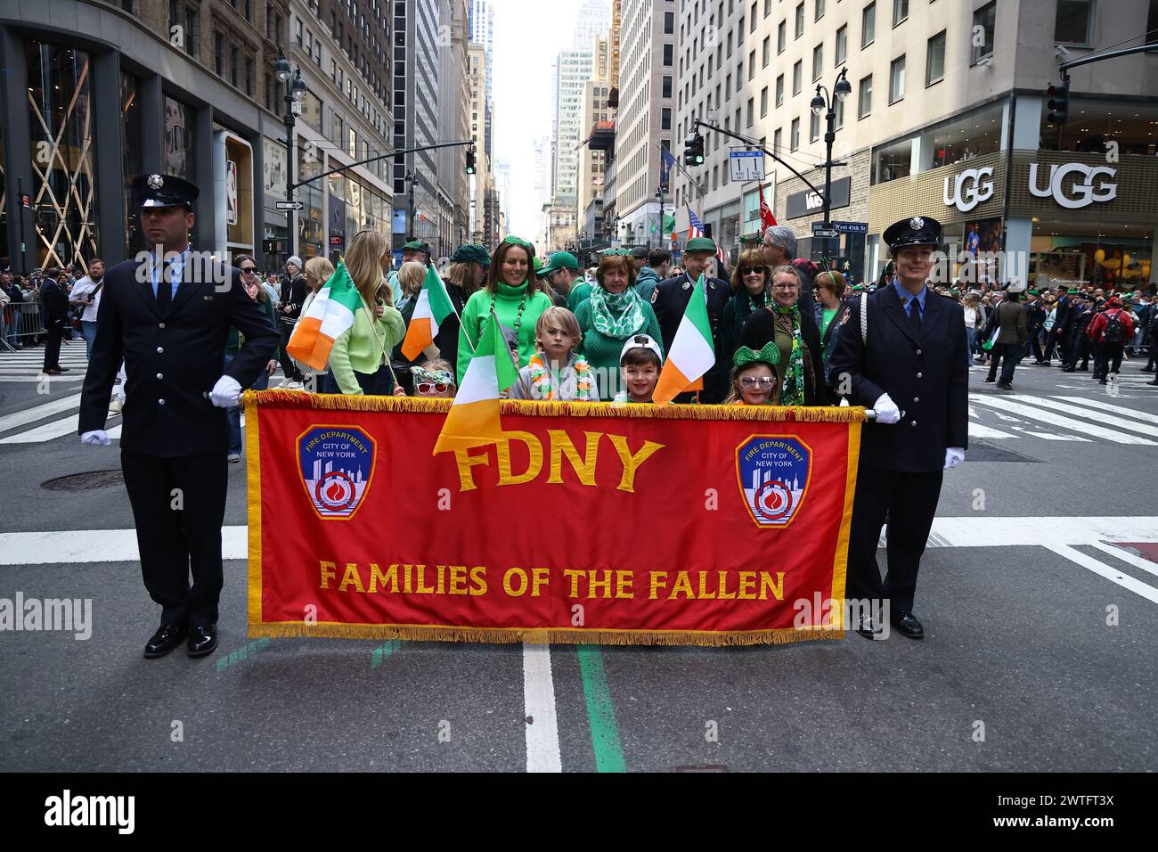 Members of the FDNY Families of Fallen march in the St. Patrick's Day ...