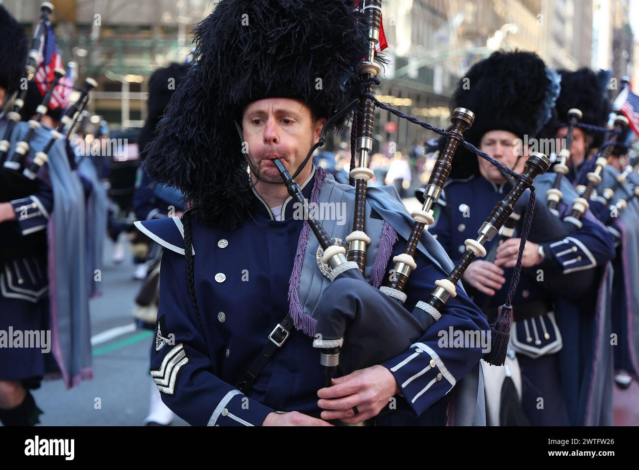 Fire department of new york pipes and drums hi-res stock photography ...