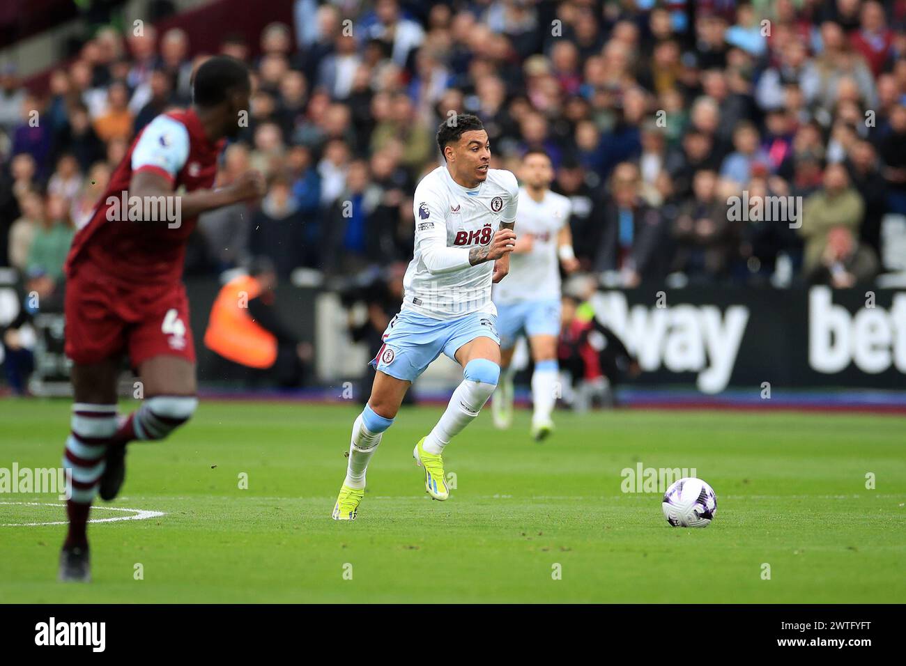 Morgan Rogers of Aston Villa dribbling with the ball during the Premier League match between ...