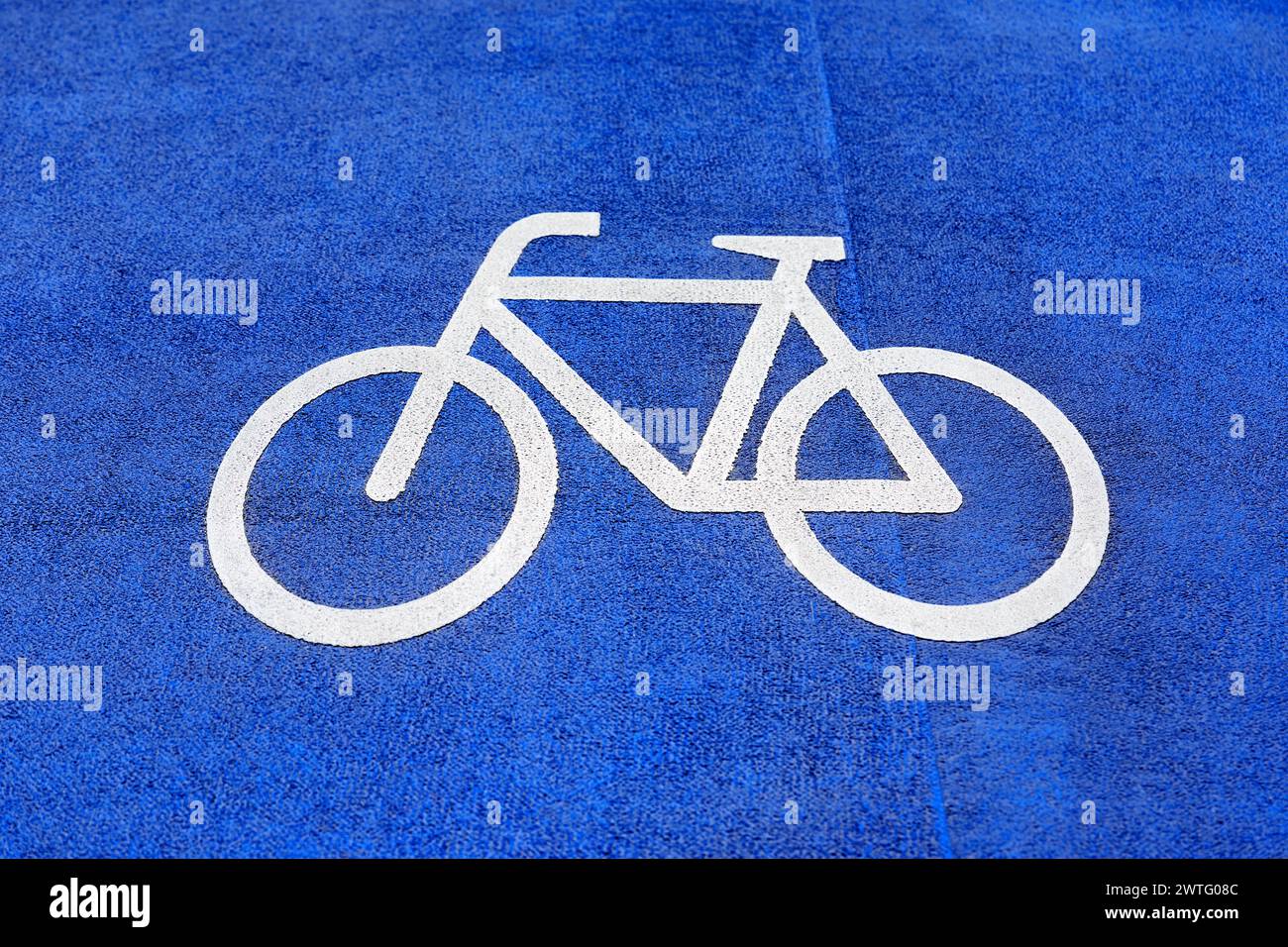 Bicyclist crossing bike lane hi-res stock photography and images - Alamy