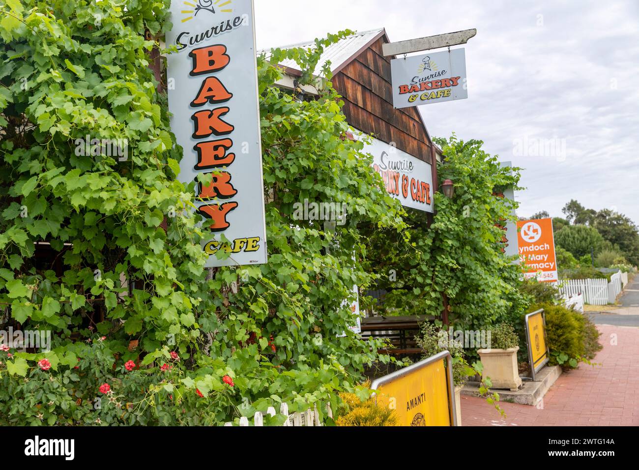 Barossa Valley, Lyndoch town centre and Sunrise bakery and cafe, South ...