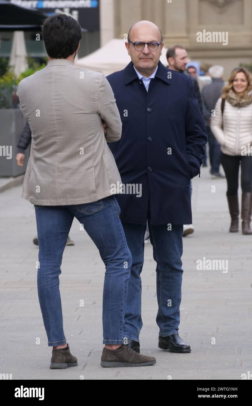 Sunday afternoon in the streets of Bergamo for the candidate for mayor ...