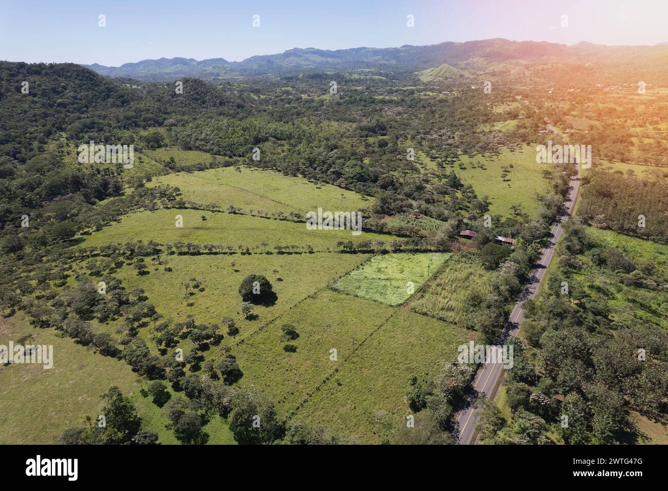 Aerial view highway highway cars hi-res stock photography and images ...