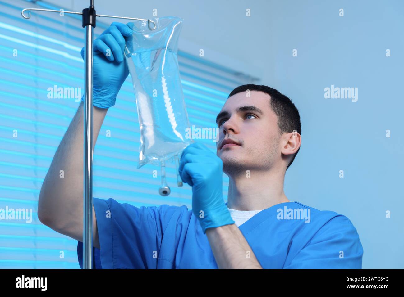 Nurse setting up IV drip in hospital Stock Photo - Alamy