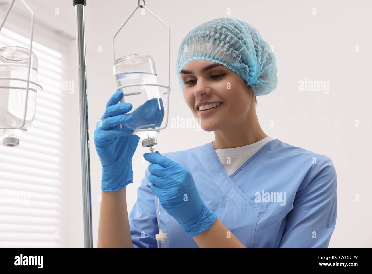 Nurse setting up IV drip in hospital Stock Photo - Alamy