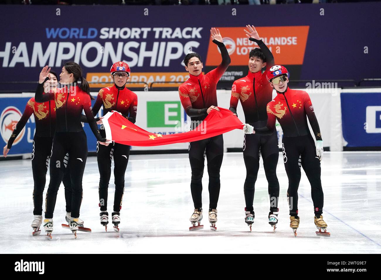 De Chinese Mix Relay ploeg heeft de overwinning behaald during ISU ...
