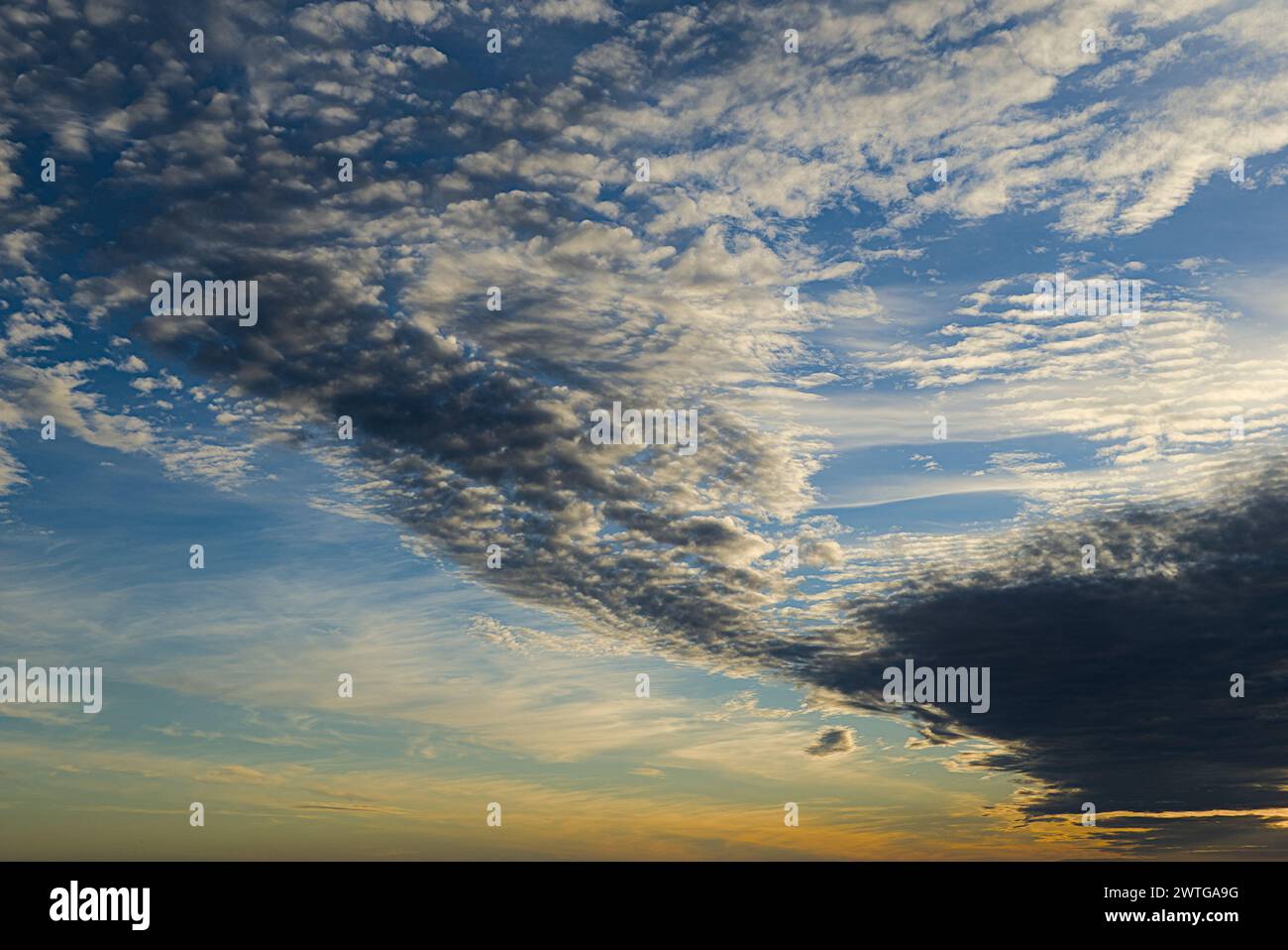 Beautiful cloud formation sunset hi-res stock photography and images ...