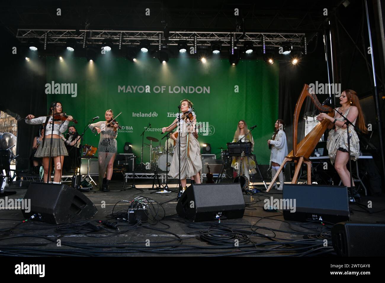 The london celtic youth orchestra hi-res stock photography and images ...