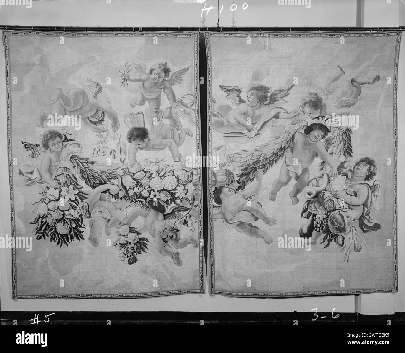 Enclosed stylized flowers Black and White Stock Photos & Images - Alamy