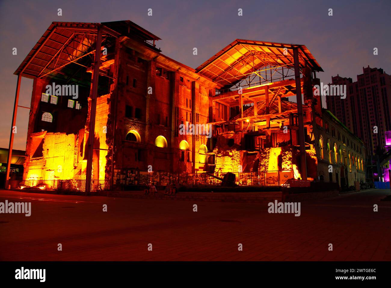 Abandoned factory buildings hi-res stock photography and images - Alamy