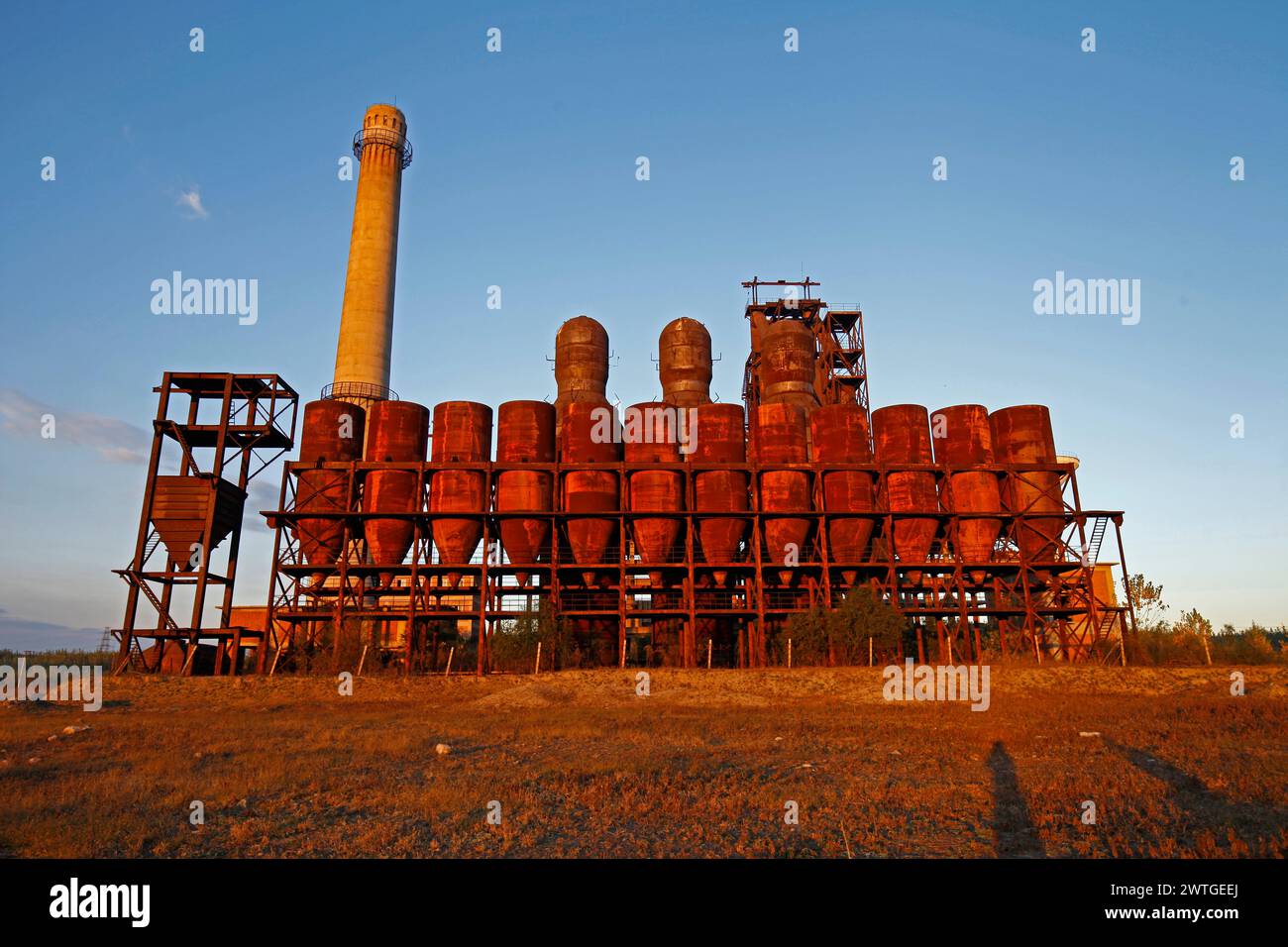 Abandoned industrial factory equipment Stock Photo - Alamy