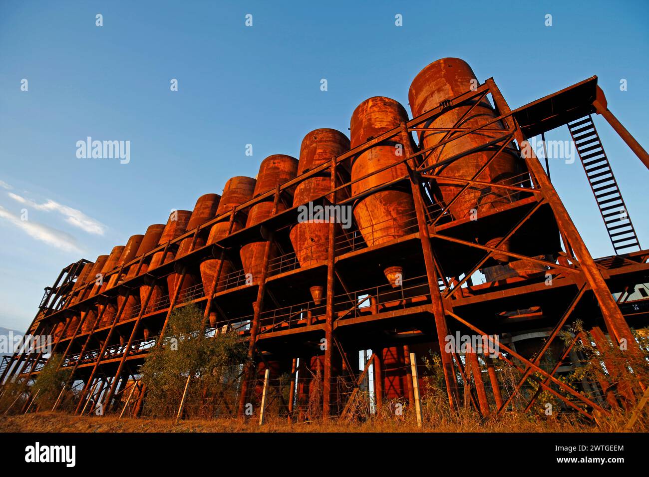 Abandoned industrial factory equipment Stock Photo - Alamy